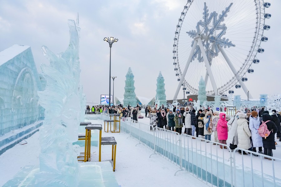 Xinhua Headlines: Harbin extravaganza boosts China's ice-and-snow ...